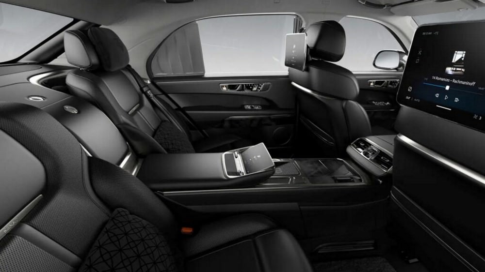 Meet The Russian President’s New Limousine: Aurus Senat