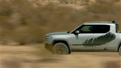 Jeff Bezos is Driving Rivian R1T In Action